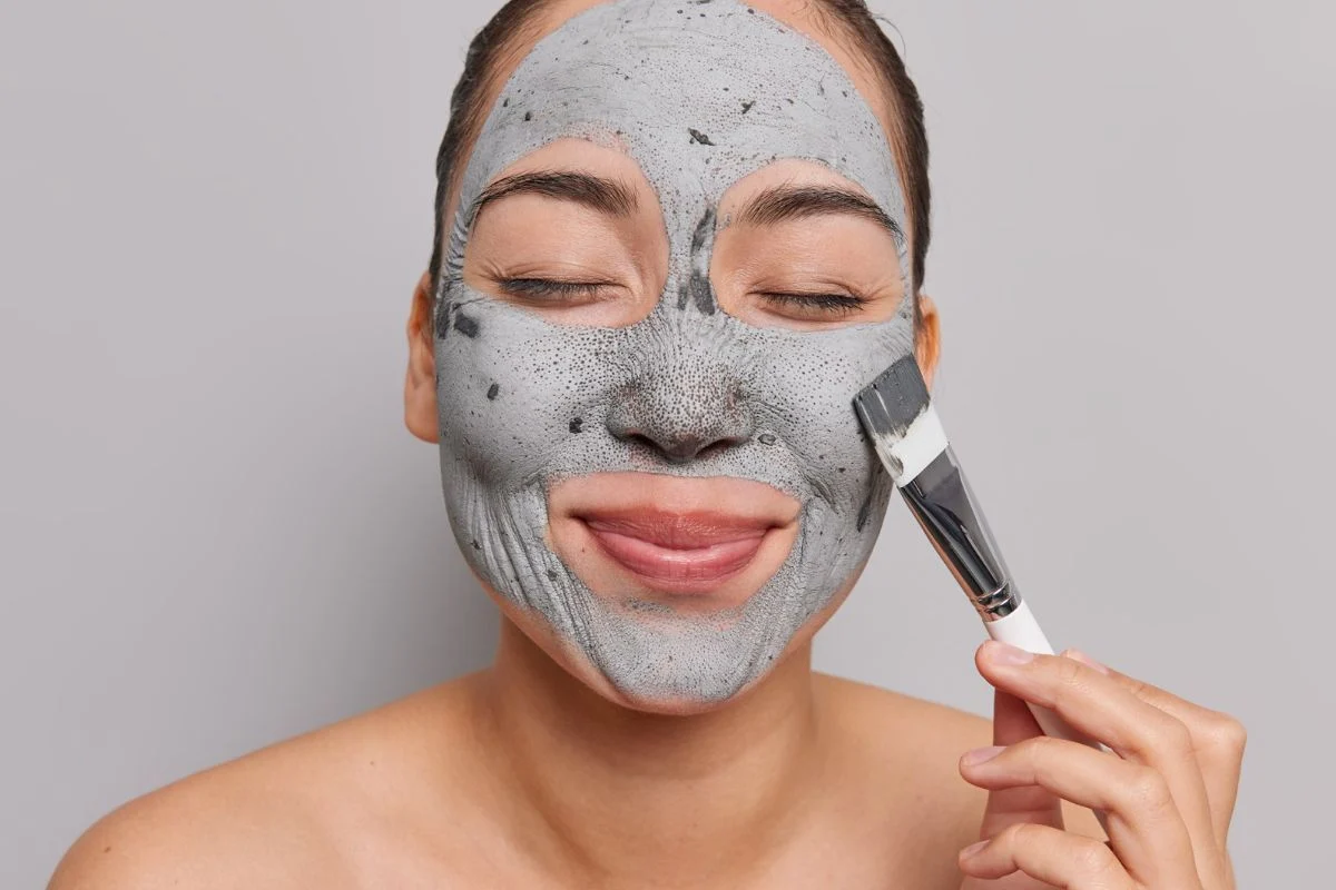 Clay Mask 101: Cara Memilih dan Menggunakan Masker Tanah Liat untuk ...